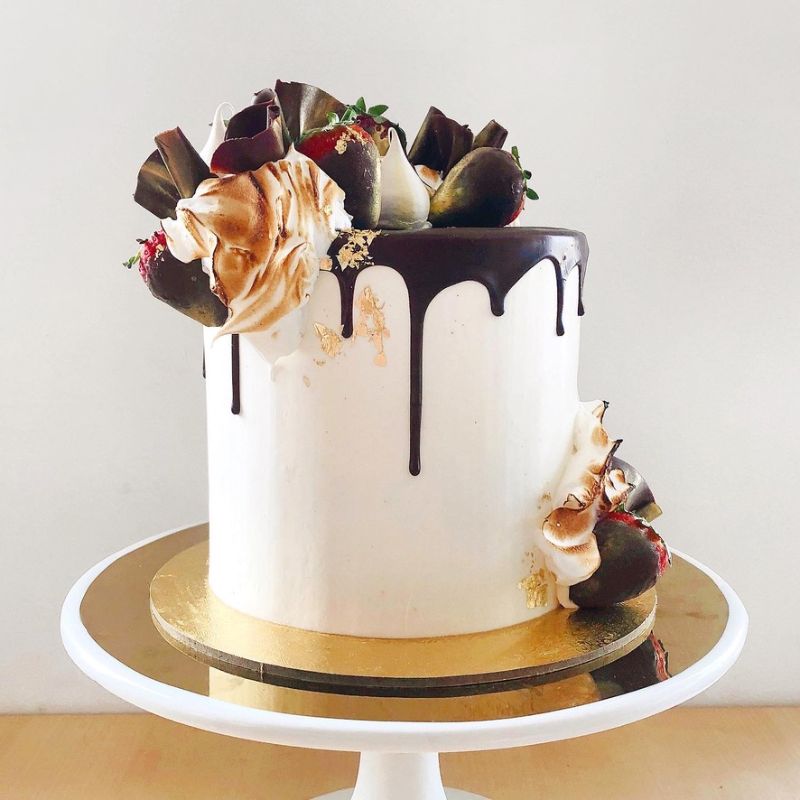 Meringue Waterfall with Chocolate Drip Cake Class by Georgia's Cakes ...